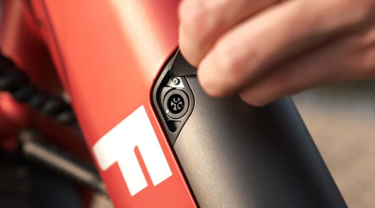 24 Reasons to/NOT to Buy Flyer M880 (Dec 2025) | BikeRide