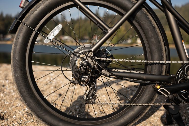 24 Reasons to/NOT to Buy Flyer M880 (Aug 2023) | BikeRide